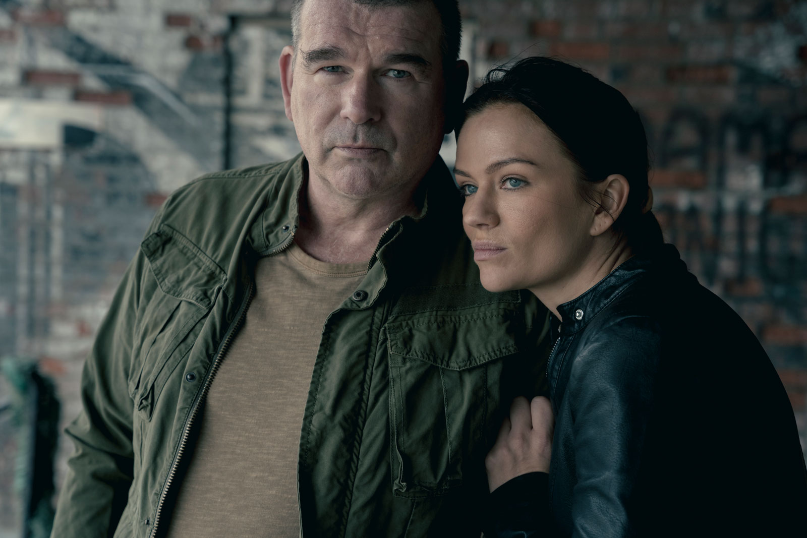 Emilia Roosmann spelar med pappa Magnus i Maskineriet säsong 2 | Filmtopp